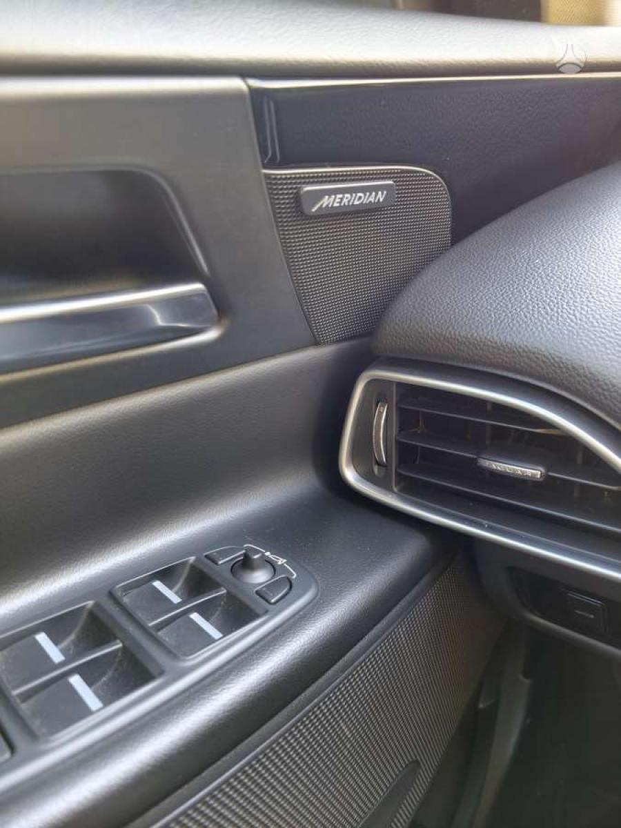 Black Jaguar XE 2017 in Birzai, with an engine capacity of 2.00 L and mileage of 108 thousand km for 11500 €, photo 13 on AUTOMOTO.COM.LV