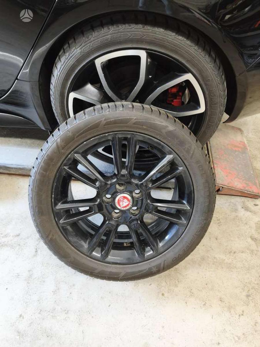 Black Jaguar XE 2017 in Birzai, with an engine capacity of 2.00 L and mileage of 108 thousand km for 11500 €, photo 15 on AUTOMOTO.COM.LV
