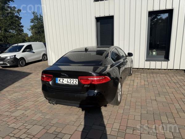 Черный Ягуар XE 2017 в Рига, объемом двигателя 2.00 л и пробегом 130 тыс. км за 8500 €, фото 3 на AUTOMOTO.COM.LV