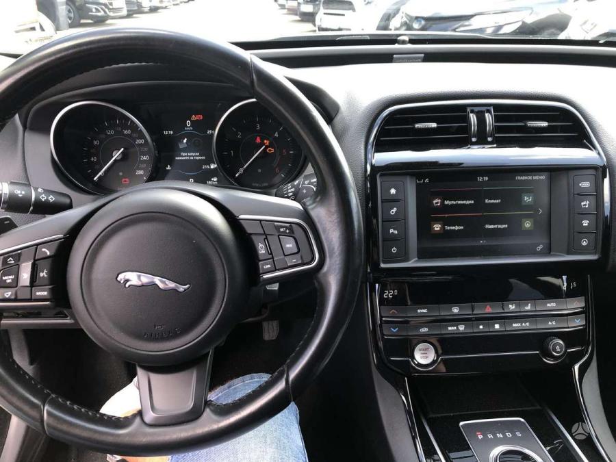 Черный Ягуар XE 2017 в Клайпеда, объемом двигателя 2.00 л и пробегом 230 тыс. км за 5900 €, фото 10 на AUTOMOTO.COM.LV