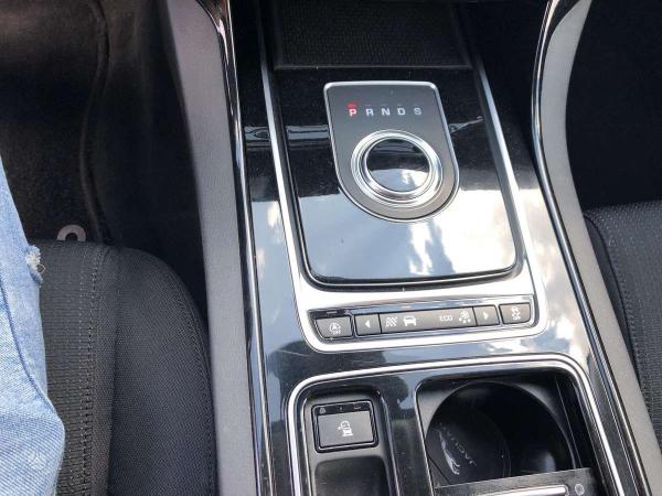 Black Jaguar XE 2017 in Klaipeda, with an engine capacity of 2.00 L and mileage of 230 thousand km for 5900 €, photo 11 on AUTOMOTO.COM.LV