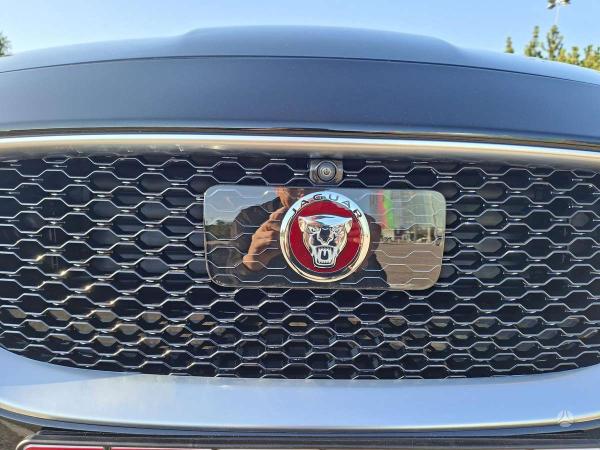 Black Jaguar XE 2018 in Siauliai, with an engine capacity of 2.00 L and mileage of 70 thousand km for 12900 €, photo 5 on AUTOMOTO.COM.LV