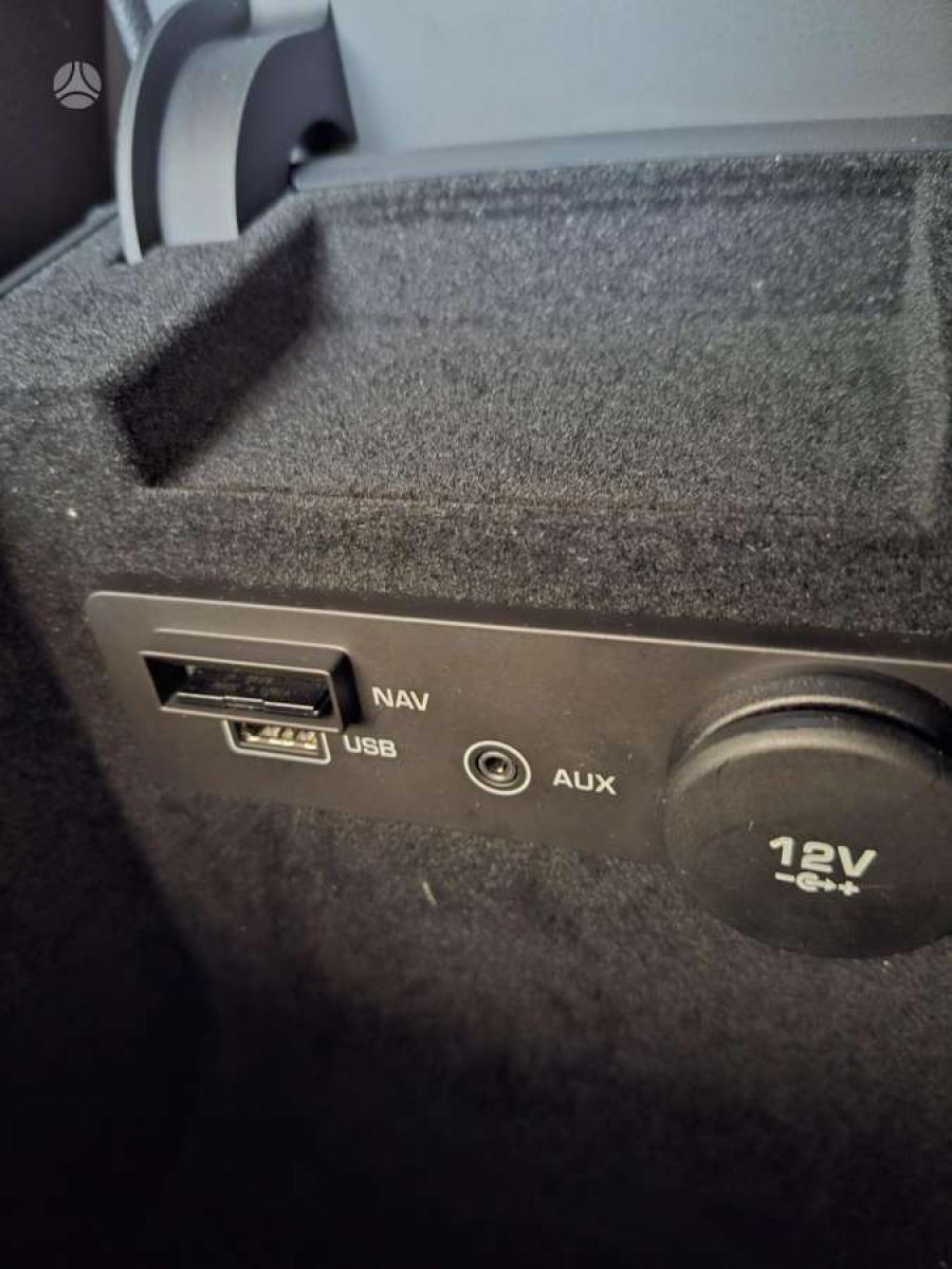 Черный Ягуар XE 2018 в Шяуляй, объемом двигателя 2.00 л и пробегом 70 тыс. км за 12900 €, фото 12 на AUTOMOTO.COM.LV