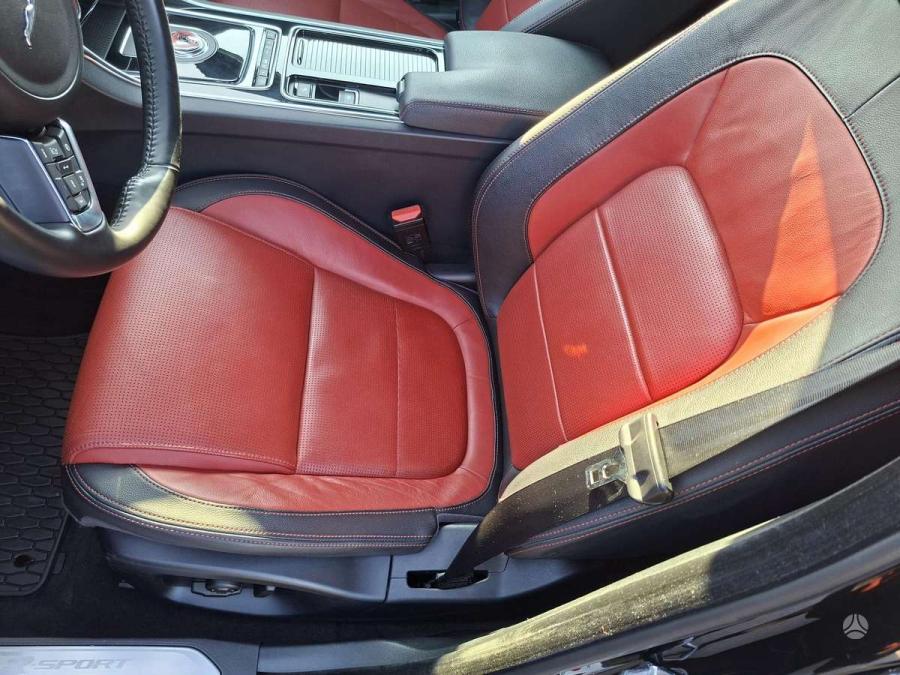 Черный Ягуар XE 2018 в Шяуляй, объемом двигателя 2.00 л и пробегом 70 тыс. км за 12900 €, фото 31 на AUTOMOTO.COM.LV
