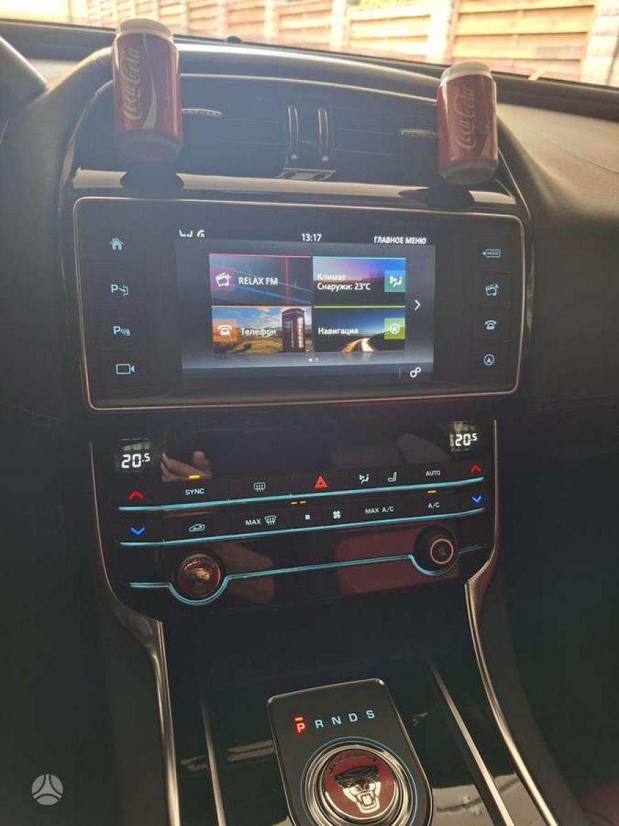 Черный Ягуар XE 2018 в Шяуляй, объемом двигателя 2.00 л и пробегом 70 тыс. км за 12900 €, фото 35 на AUTOMOTO.COM.LV