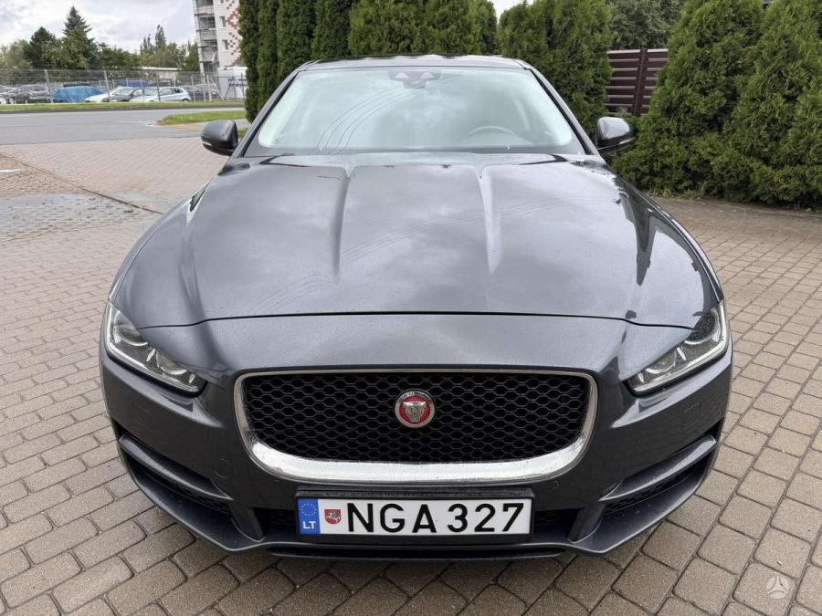 Черный Ягуар XE 2018 в Кретинга, объемом двигателя 2.00 л и пробегом 168 тыс. км за 8995 €, фото 4 на AUTOMOTO.COM.LV