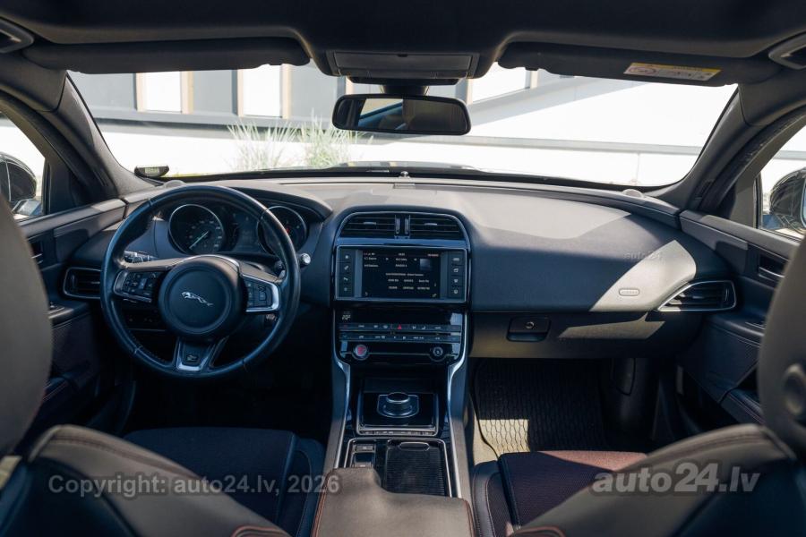 Melns Jaguar XE 2019 Tallina, ar dzinēja tilpumu 2.00 L un nobraukumu 140 tūkst. km par 22899 €, foto 9 vietnē AUTOMOTO.COM.LV