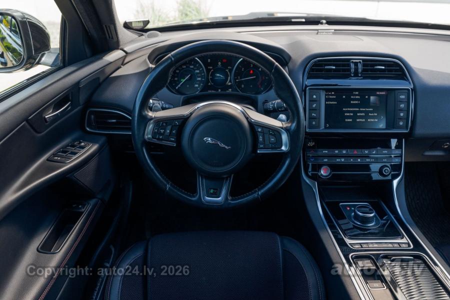 Melns Jaguar XE 2019 Tallina, ar dzinēja tilpumu 2.00 L un nobraukumu 140 tūkst. km par 22899 €, foto 10 vietnē AUTOMOTO.COM.LV
