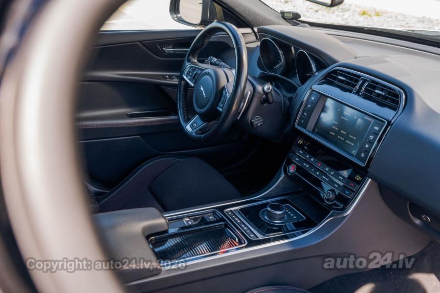 Melns Jaguar XE 2019 Tallina, ar dzinēja tilpumu 2.00 L un nobraukumu 140 tūkst. km par 22899 €, foto 12 vietnē AUTOMOTO.COM.LV