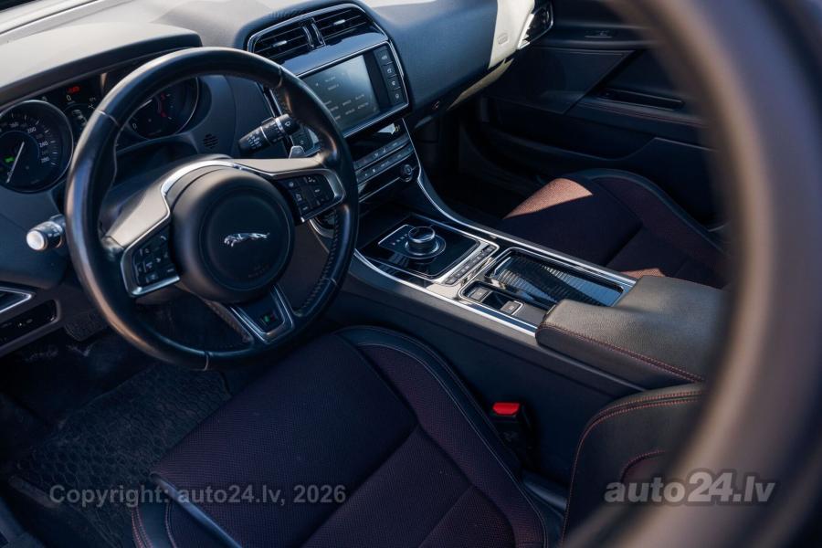 Melns Jaguar XE 2019 Tallina, ar dzinēja tilpumu 2.00 L un nobraukumu 140 tūkst. km par 22899 €, foto 14 vietnē AUTOMOTO.COM.LV
