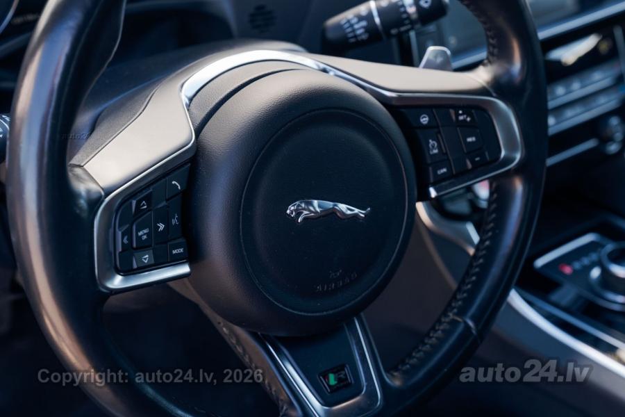 Melns Jaguar XE 2019 Tallina, ar dzinēja tilpumu 2.00 L un nobraukumu 140 tūkst. km par 22899 €, foto 15 vietnē AUTOMOTO.COM.LV
