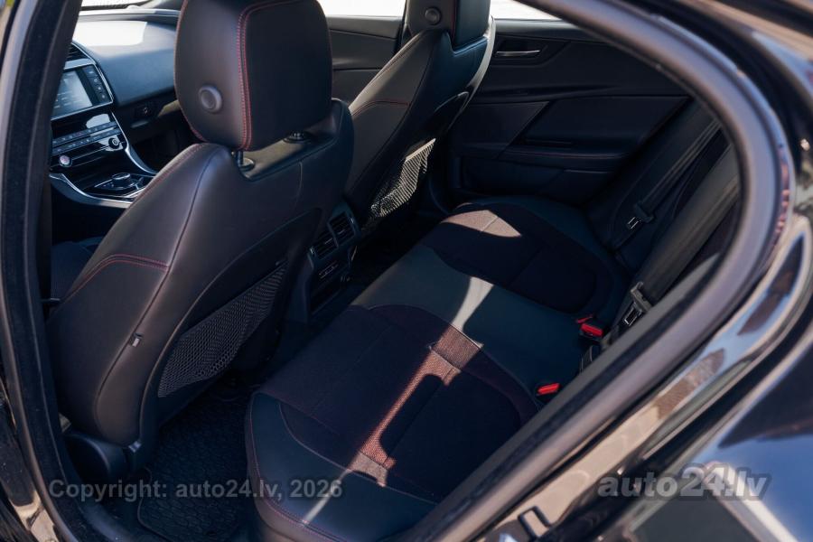 Melns Jaguar XE 2019 Tallina, ar dzinēja tilpumu 2.00 L un nobraukumu 140 tūkst. km par 22899 €, foto 19 vietnē AUTOMOTO.COM.LV