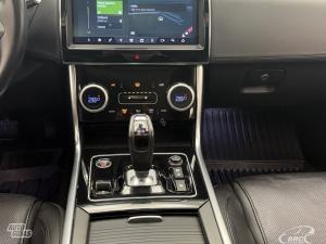 Melns Jaguar XE 2020 Avižieniai, ar dzinēja tilpumu 2.00 L un nobraukumu 109 tūkst. km par 16100 €, foto 20 vietnē AUTOMOTO.COM.LV