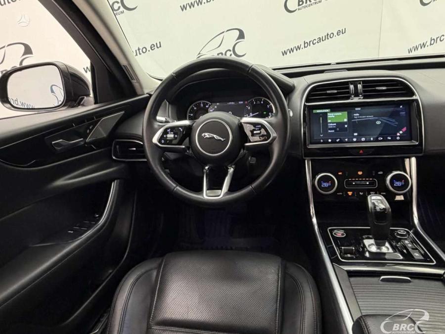 Melns Jaguar XE 2020 Viļņa, ar dzinēja tilpumu 2.00 L un nobraukumu 109 tūkst. km par 15900 €, foto 17 vietnē AUTOMOTO.COM.LV
