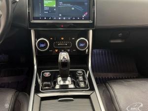 Melns Jaguar XE 2020 Viļņa, ar dzinēja tilpumu 2.00 L un nobraukumu 109 tūkst. km par 15900 €, foto 21 vietnē AUTOMOTO.COM.LV