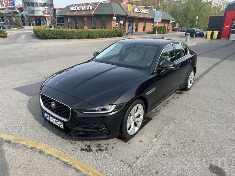 Black Jaguar XE 2021 in Riga, with an engine capacity of 2.00 L and mileage of 75 thousand km for 24000 €, photo 1 on AUTOMOTO.COM.LV