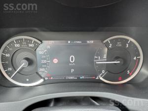 Black Jaguar XE 2021 in Riga, with an engine capacity of 2.00 L and mileage of 75 thousand km for 24000 €, photo 4 on AUTOMOTO.COM.LV