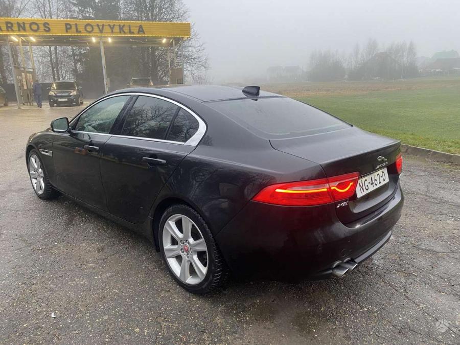 Melns Jaguar XE 2022 Viļņa, ar dzinēja tilpumu 2.00 L un nobraukumu 205 tūkst. km par 9600 €, foto 13 vietnē AUTOMOTO.COM.LV