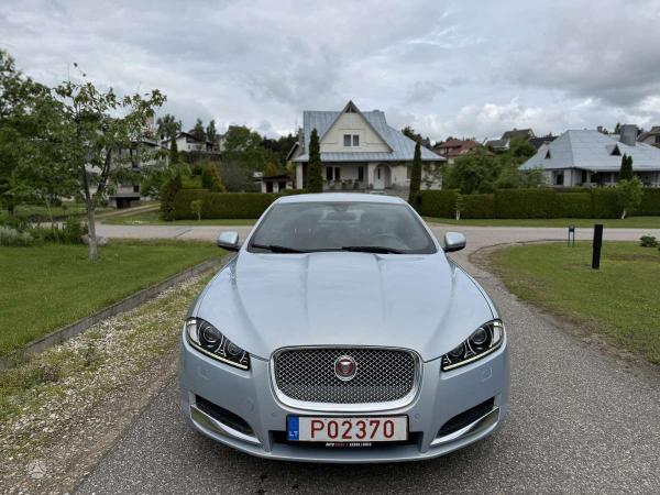 Blue Jaguar XE 2015 in Utena, with an engine capacity of 2.20 L and mileage of 187 thousand km for 7950 €, photo 2 on AUTOMOTO.COM.LV