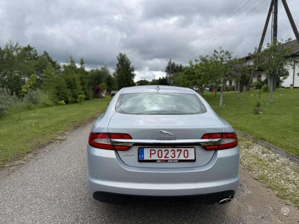 Blue Jaguar XE 2015 in Utena, with an engine capacity of 2.20 L and mileage of 187 thousand km for 7950 €, photo 5 on AUTOMOTO.COM.LV