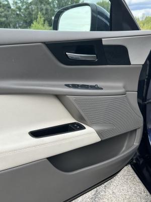 Blue Jaguar XE 2015 in Riga, with an engine capacity of 2.00 L and mileage of 264 thousand km for 6900 €, photo 13 on AUTOMOTO.COM.LV
