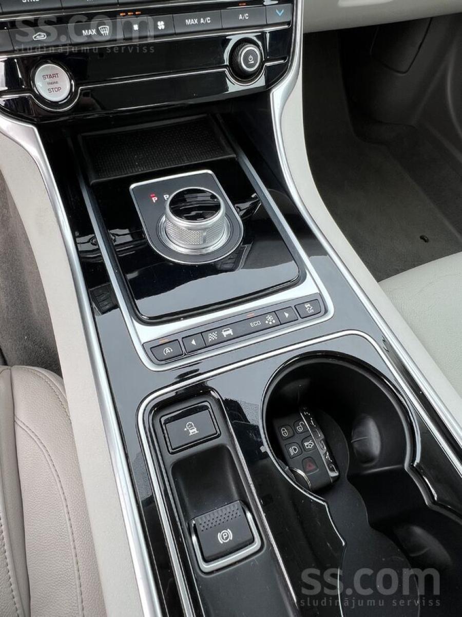 Blue Jaguar XE 2015 in Riga, with an engine capacity of 2.00 L and mileage of 264 thousand km for 6900 €, photo 18 on AUTOMOTO.COM.LV