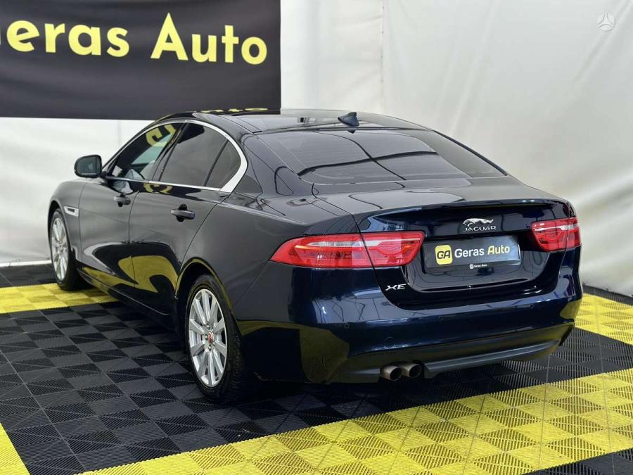 Zils Jaguar XE 2016 Viļņa, ar dzinēja tilpumu 2.00 L un nobraukumu 153 tūkst. km par 8690 €, foto 7 vietnē AUTOMOTO.COM.LV