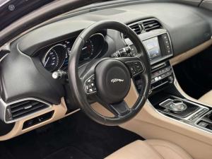 Zils Jaguar XE 2016 Viļņa, ar dzinēja tilpumu 2.00 L un nobraukumu 153 tūkst. km par 8690 €, foto 9 vietnē AUTOMOTO.COM.LV