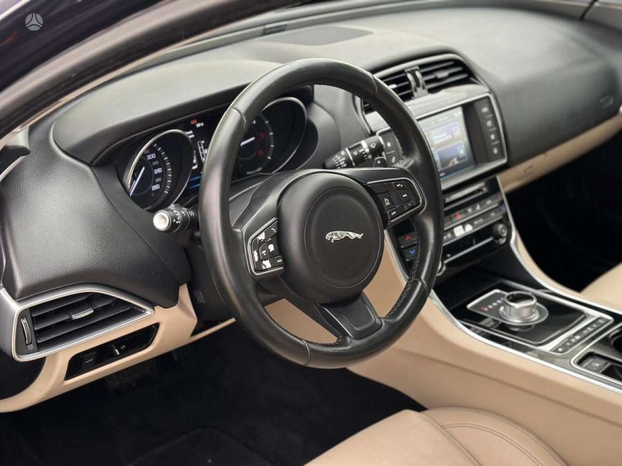Zils Jaguar XE 2016 Viļņa, ar dzinēja tilpumu 2.00 L un nobraukumu 153 tūkst. km par 8690 €, foto 9 vietnē AUTOMOTO.COM.LV
