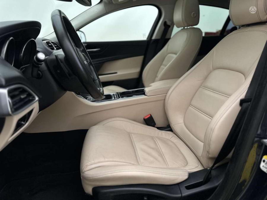 Zils Jaguar XE 2016 Viļņa, ar dzinēja tilpumu 2.00 L un nobraukumu 153 tūkst. km par 8690 €, foto 10 vietnē AUTOMOTO.COM.LV