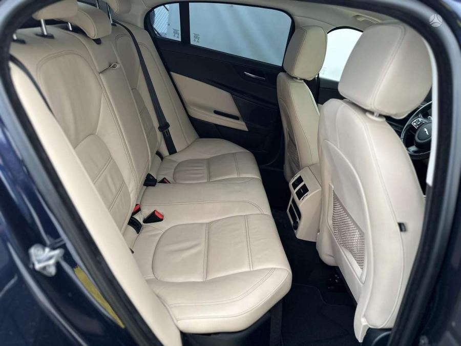 Zils Jaguar XE 2016 Viļņa, ar dzinēja tilpumu 2.00 L un nobraukumu 153 tūkst. km par 8690 €, foto 13 vietnē AUTOMOTO.COM.LV
