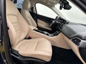 Zils Jaguar XE 2016 Viļņa, ar dzinēja tilpumu 2.00 L un nobraukumu 153 tūkst. km par 8690 €, foto 14 vietnē AUTOMOTO.COM.LV