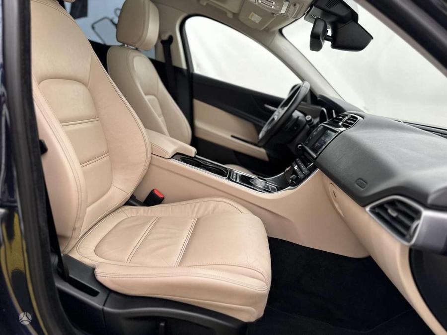 Zils Jaguar XE 2016 Viļņa, ar dzinēja tilpumu 2.00 L un nobraukumu 153 tūkst. km par 8690 €, foto 14 vietnē AUTOMOTO.COM.LV