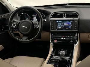 Zils Jaguar XE 2016 Viļņa, ar dzinēja tilpumu 2.00 L un nobraukumu 153 tūkst. km par 8690 €, foto 16 vietnē AUTOMOTO.COM.LV