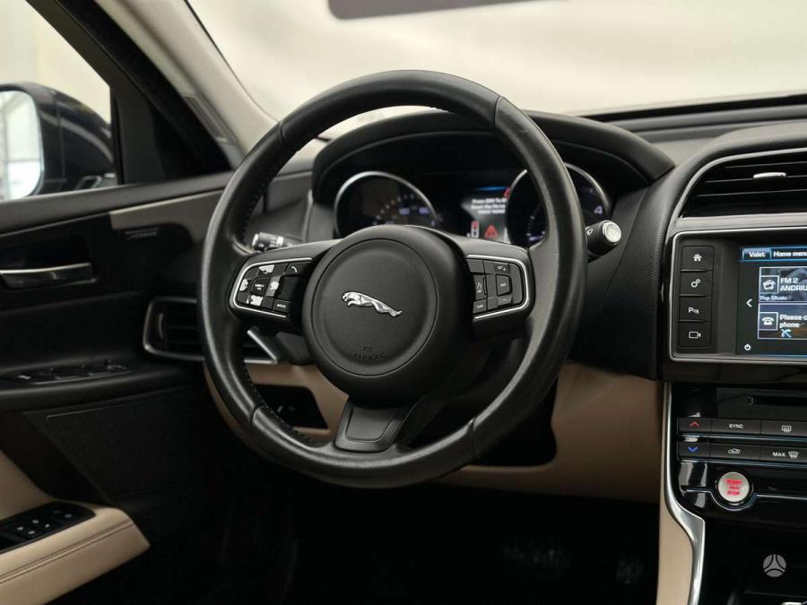 Zils Jaguar XE 2016 Viļņa, ar dzinēja tilpumu 2.00 L un nobraukumu 153 tūkst. km par 8690 €, foto 17 vietnē AUTOMOTO.COM.LV