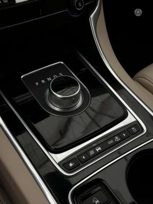 Zils Jaguar XE 2016 Viļņa, ar dzinēja tilpumu 2.00 L un nobraukumu 153 tūkst. km par 8690 €, foto 18 vietnē AUTOMOTO.COM.LV