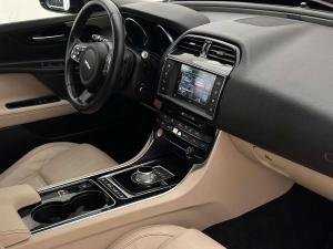 Zils Jaguar XE 2016 Viļņa, ar dzinēja tilpumu 2.00 L un nobraukumu 153 tūkst. km par 8490 €, foto 15 vietnē AUTOMOTO.COM.LV