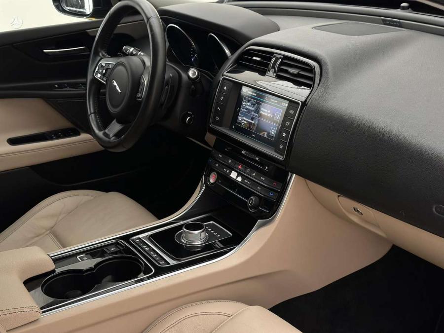 Zils Jaguar XE 2016 Viļņa, ar dzinēja tilpumu 2.00 L un nobraukumu 153 tūkst. km par 8490 €, foto 15 vietnē AUTOMOTO.COM.LV