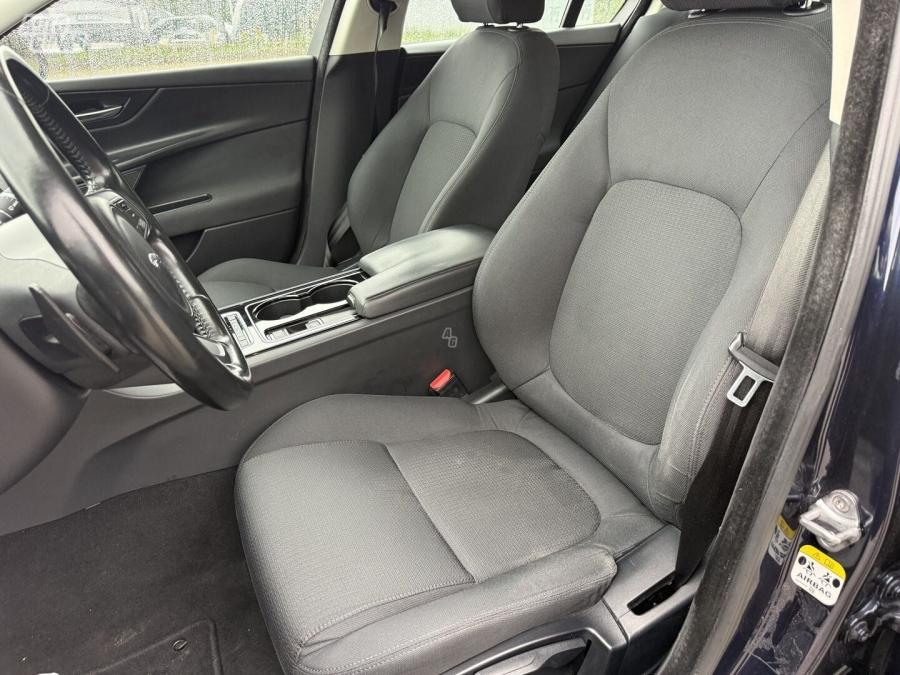 Blue Jaguar XE 2016 in Utena, with an engine capacity of 2.00 L and mileage of 173 thousand km for 6500 €, photo 15 on AUTOMOTO.COM.LV