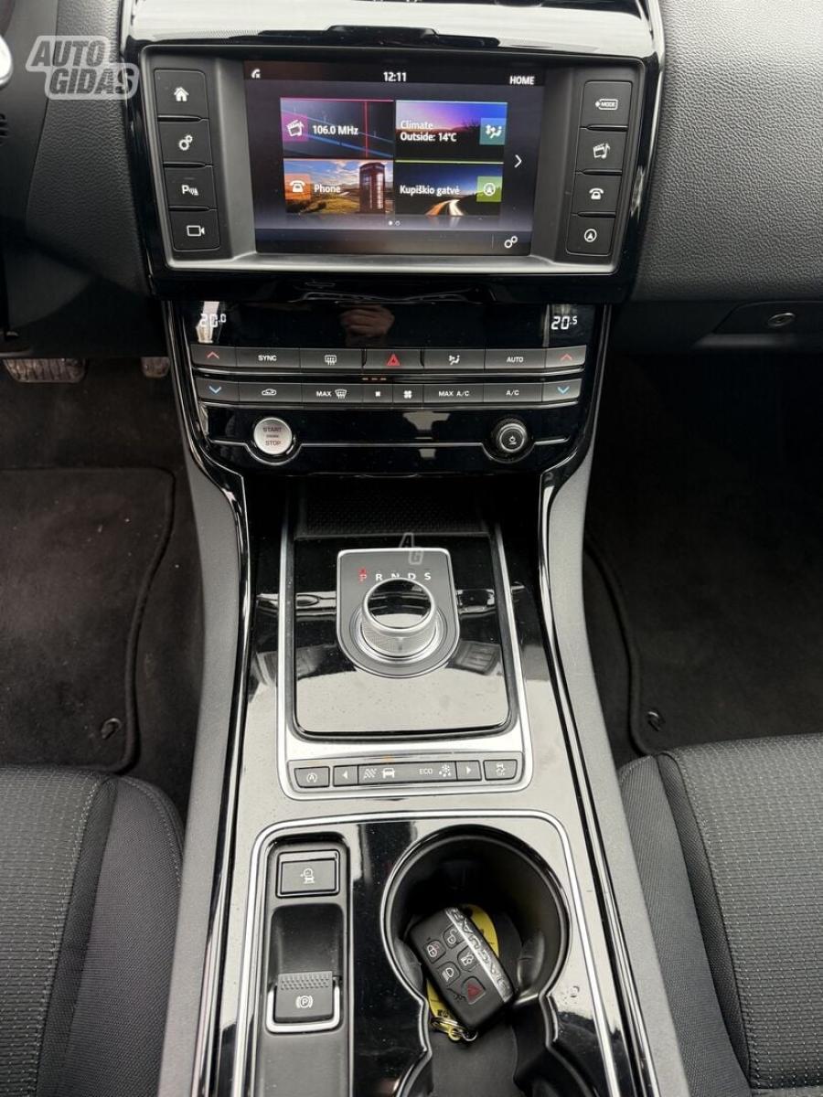 Blue Jaguar XE 2016 in Utena, with an engine capacity of 2.00 L and mileage of 173 thousand km for 6500 €, photo 17 on AUTOMOTO.COM.LV