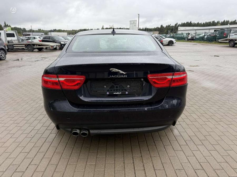 Blue Jaguar XE 2016 in Utena, with an engine capacity of 2.00 L and mileage of 173 thousand km for 6450 €, photo 9 on AUTOMOTO.COM.LV