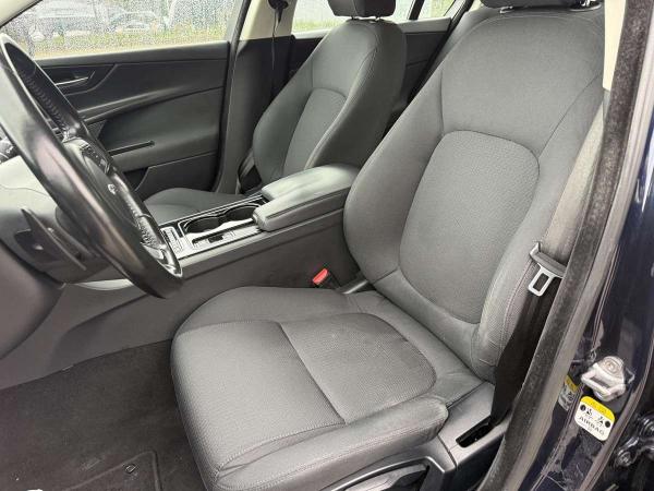 Blue Jaguar XE 2016 in Utena, with an engine capacity of 2.00 L and mileage of 173 thousand km for 6450 €, photo 11 on AUTOMOTO.COM.LV