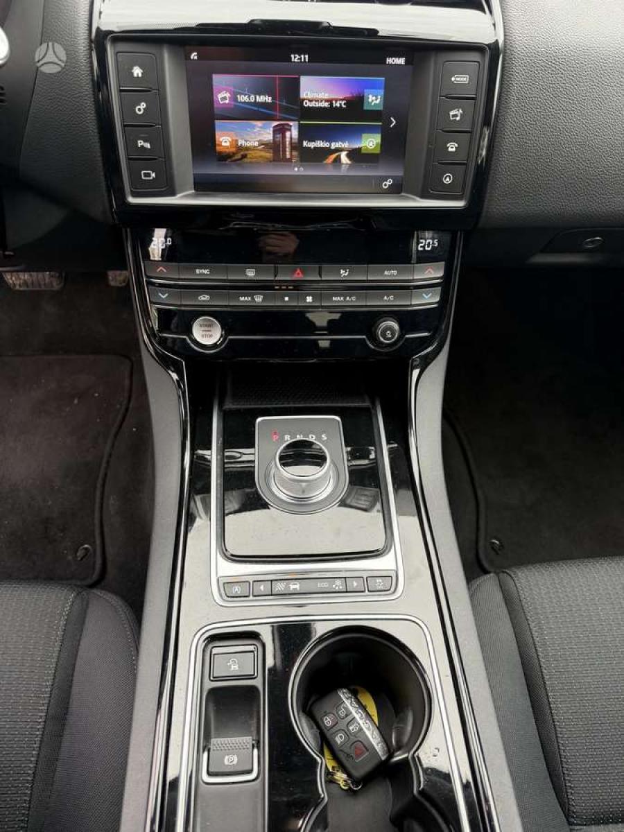 Blue Jaguar XE 2016 in Utena, with an engine capacity of 2.00 L and mileage of 173 thousand km for 6450 €, photo 15 on AUTOMOTO.COM.LV