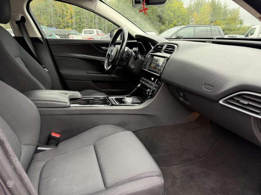 Blue Jaguar XE 2016 in Utena, with an engine capacity of 2.00 L and mileage of 173 thousand km for 6450 €, photo 18 on AUTOMOTO.COM.LV