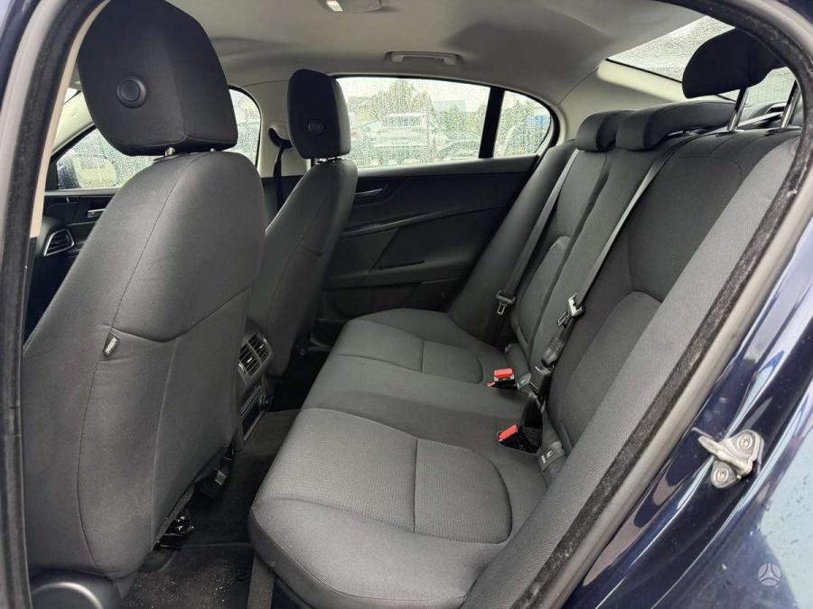 Blue Jaguar XE 2016 in Utena, with an engine capacity of 2.00 L and mileage of 173 thousand km for 6450 €, photo 19 on AUTOMOTO.COM.LV