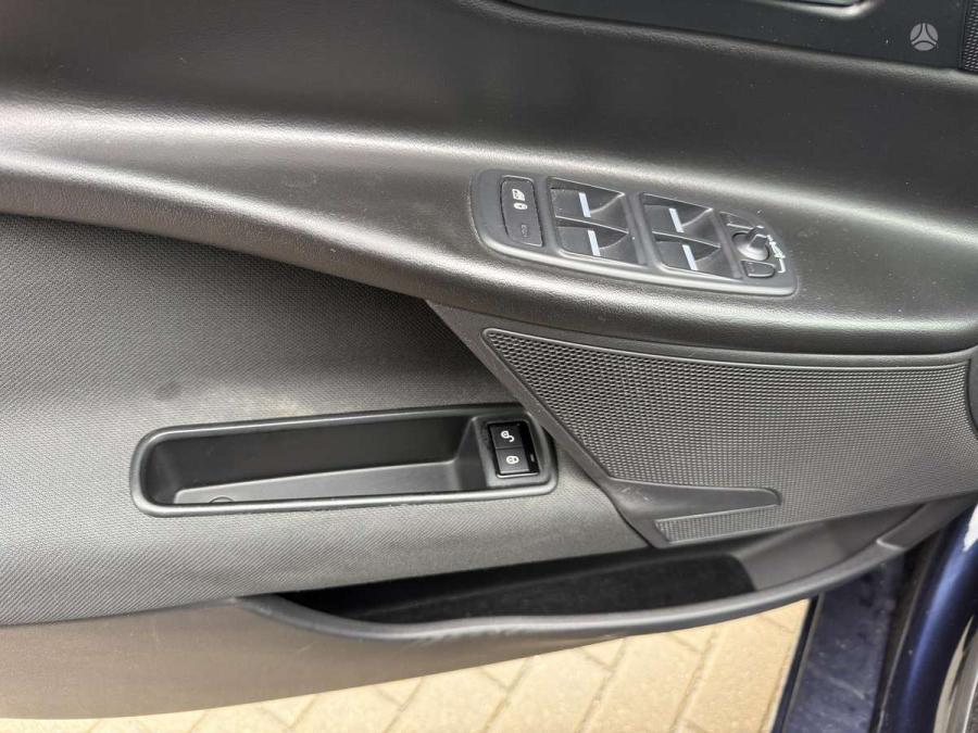 Blue Jaguar XE 2016 in Utena, with an engine capacity of 2.00 L and mileage of 173 thousand km for 6450 €, photo 21 on AUTOMOTO.COM.LV