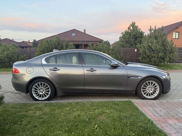 Brown Jaguar XE 2016 in Vilnius, with an engine capacity of 2.00 L and mileage of 307 thousand km for 6200 €, photo 3 on AUTOMOTO.COM.LV