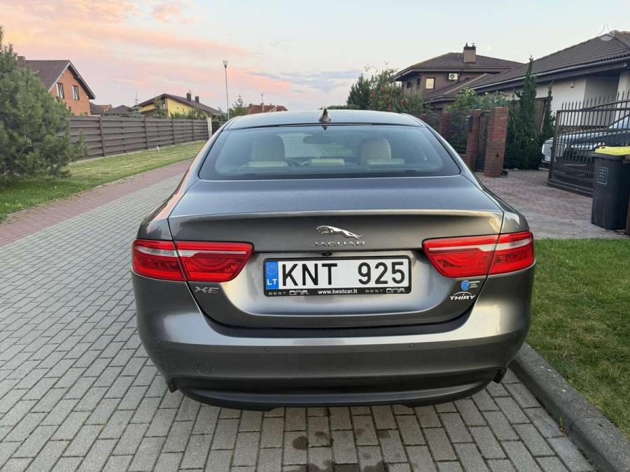 Brown Jaguar XE 2016 in Vilnius, with an engine capacity of 2.00 L and mileage of 307 thousand km for 6200 €, photo 5 on AUTOMOTO.COM.LV
