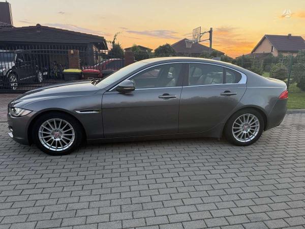 Brown Jaguar XE 2016 in Vilnius, with an engine capacity of 2.00 L and mileage of 307 thousand km for 6200 €, photo 7 on AUTOMOTO.COM.LV