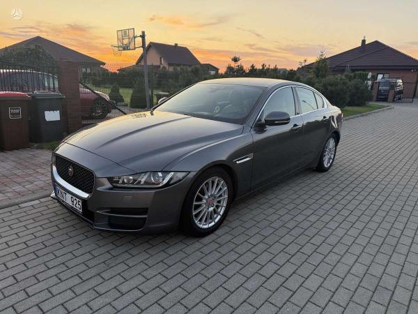 Brown Jaguar XE 2016 in Vilnius, with an engine capacity of 2.00 L and mileage of 307 thousand km for 6200 €, photo 8 on AUTOMOTO.COM.LV